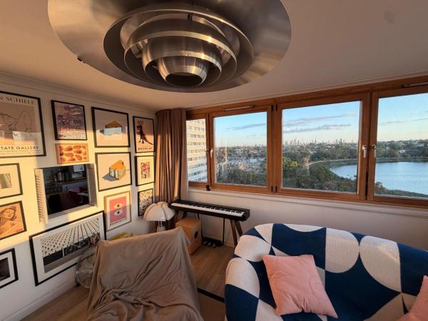 Atomic Sunset - 3 Bedrooms Lakeview Apartment - Central London
