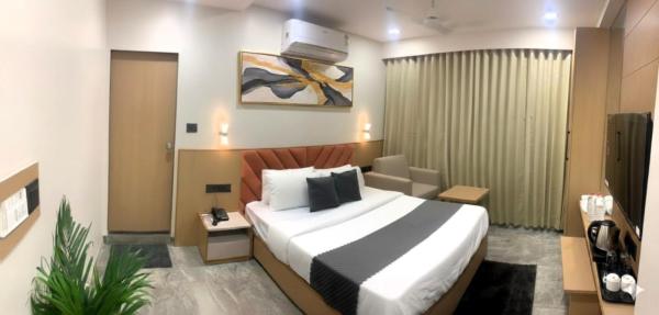 Hotel Earth Orbit - Gandhinagar