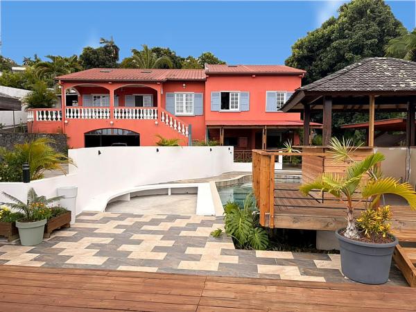 Domaine Terranadee - Grande Villa Et Bungalows Dans Un Jardin Créole Avec Piscine Et Vue Panoramique - Saint-Pierre