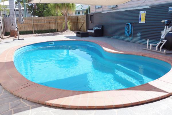 Entire Two Bedroom Home With Swimming Pool - Rockhampton