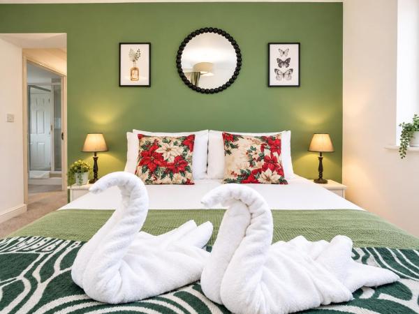 Milton Keynes Stylish Large Modern Villa 5br 9beds Sleep13 Free Parking 4 Cars Contractor Family Holiday Free Wifi Home Gym Next To Costco Near To Silverstone Universal Studio - Milton Keynes