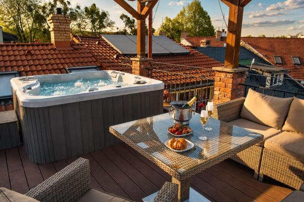 Glamorous Jacuzzi Loft Apartment With Roof Terrace - Kösice
