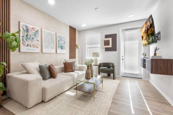 Largo Retreat With Crib Pool Gym And Free Parking - Largo, FL