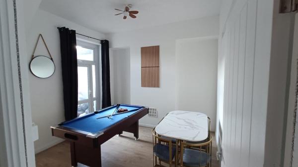 Hot Tub & Pool Table Getaway Opposite Stadium! - イギリス バリー