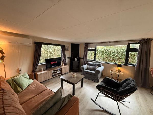 Veluwe Chalet - Fenced Private Garden - With Airco - Recreational Only - 50 Mins From Amsterdam By Car - Barneveld