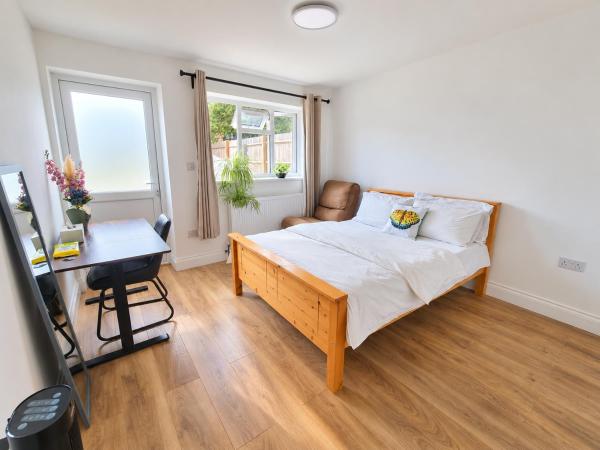 Heathrow, Hounslow, Beautiful Deluxe Double Room - 特威克納姆