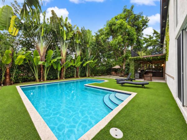 Private Pool Home In Gated Palmetto Bay Community - Cutler Bay, FL