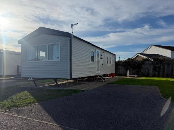 Camber Sands - Parkdean Resorts - Willow Victory 3 Bedroom Caravan - Sleeps 8 People - Wifi Included, Parking On-site - Camber Sands