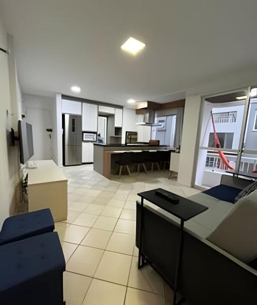 Apartamento 700m Da Praia, Com Kit Praia, Estacionamento E Ar Condicionado - Florianópolis