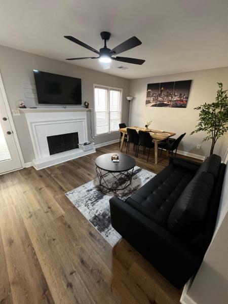 Renovated 3br 3ba Townhome Near Braves Stadium - Marietta, GA