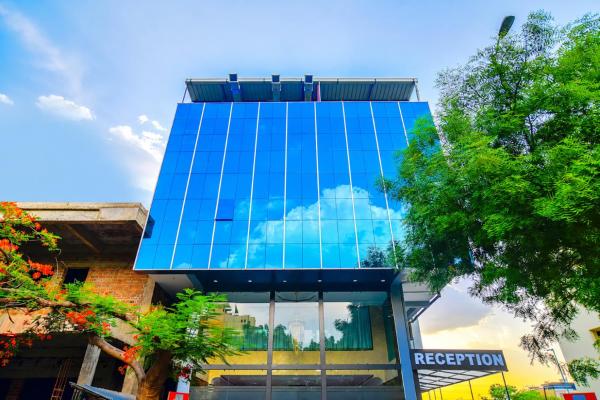 Hotel J Palace - Indore