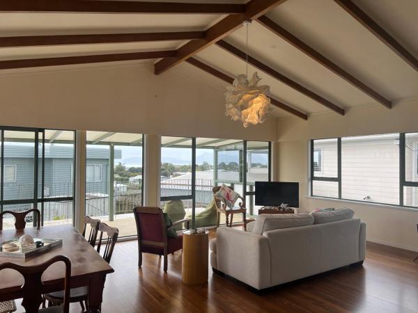 Ruakaka Beachhouse With Seaview - Ruakākā