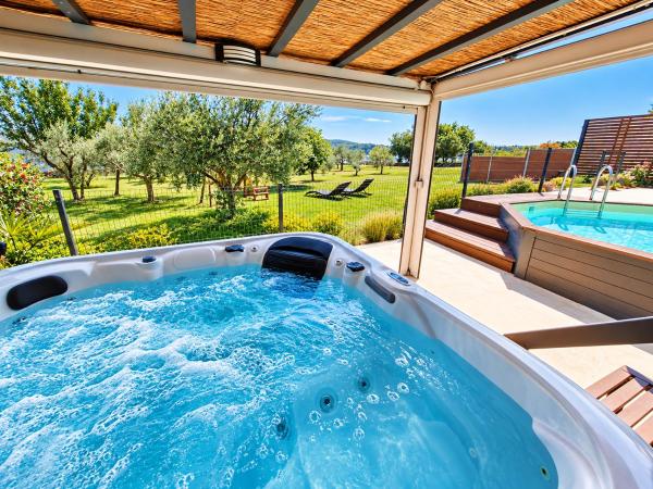 Beach House Beta, A Romantic Hideaway In An Olive Grove By The Sea, Swimming Pool, Jacuzzi & Playground, Pomer - Pula