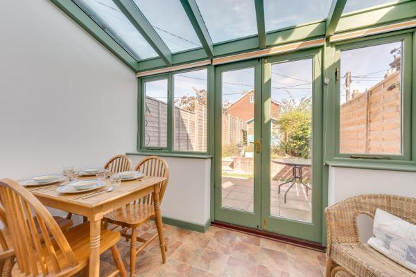 2 Bed In Woodbridge Oc-tlh - Woodbridge