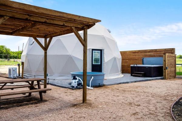 Stargazing Glamping Dome With Private Hot Tub In San Marcos, Texas - San Marcos, TX