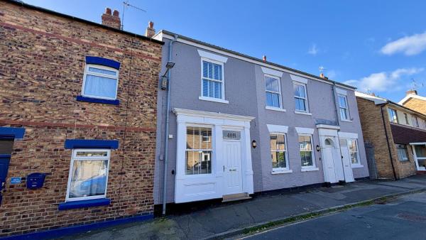 40b By The Sea - Stunning Filey Town Centre Cottage - Outside Space, Media Room, 6 Minutes From Station, Parking Outside - Filey