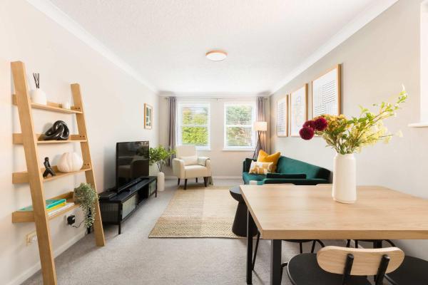 Stylish 2 Bedroom Apartment Close To Royal Leamington Spa Centre With Wifi Free Parking And Fully Equipped Kitchen - Warwick