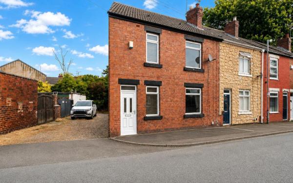 South Kirkby Home Sleeps 6 Parking - Barnsley