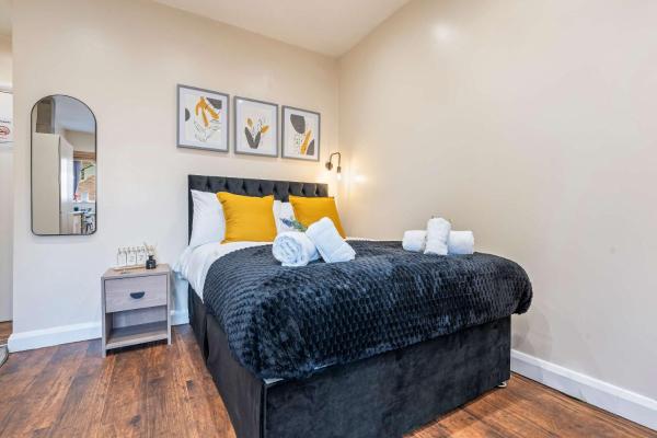 Stylish Burslem Studio By 53 Degrees Property,perfect For Contractors - Newcastle-under-Lyme