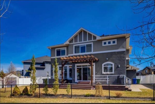 Luxurious 7-bedroom House Rental In Chestermere, Canada - Chestermere