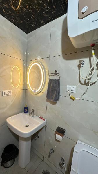 The Cozy Cave L Panoramic Shimla 2 Bhk - Kufri