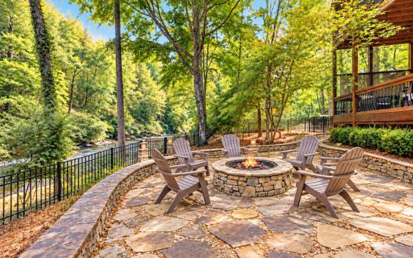 Le Hermitage - Ellijay, GA