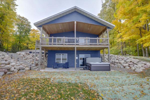 Game Room, Hot Tub! Lakefront Park Falls Cabin - Wisconsin