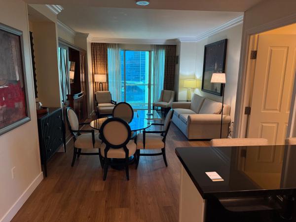 Signature At Mgm Grand - One Bedroom Suite With Strip View And Balcony - Nevada