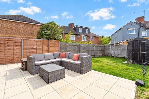 4 Beds Free Parking Fully Equipped Home - Reading
