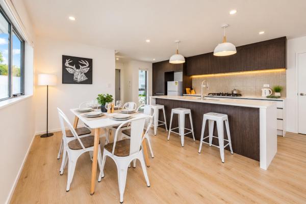 Central 4br Brand New Home With Free Parking - 오클랜드