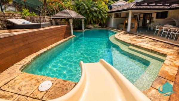 Splendour Hideaway - Table Games And Oasis Pool - Newcastle