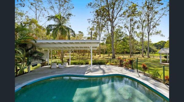 The Oak Estate Acreage Retreat With Pool - Gold Coast