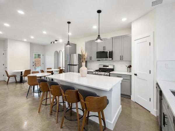 Bishop Arts 6br 6ba Townhouse Sleeps 12 Parking - Dallas, TX