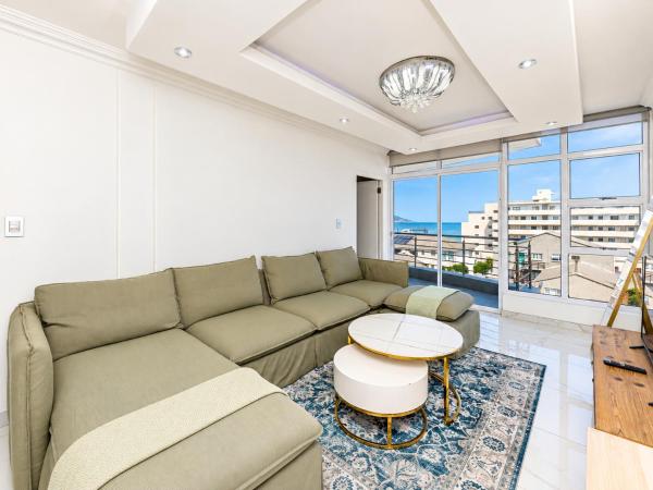 Modern Blouberg Beach Pad Views Pool Parking - Parklands