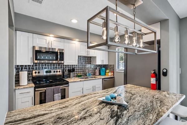 Free Heated Pool, Sleeps 10, Pinellas Pk 25 Min To Gulf Beaches - Treasure Island, FL