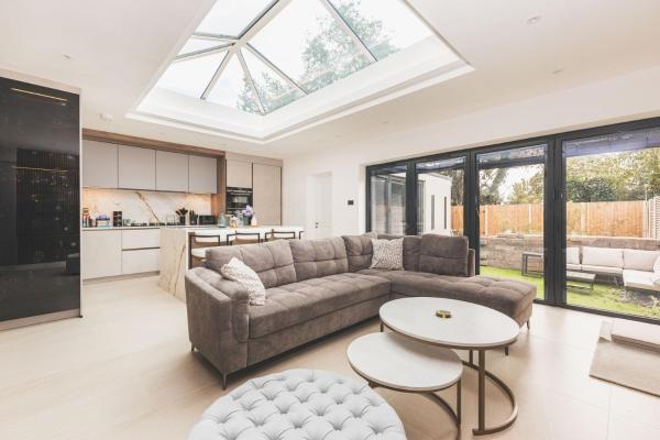 Spacious 5br Oasis With Parking Near Heathrow - Hampton