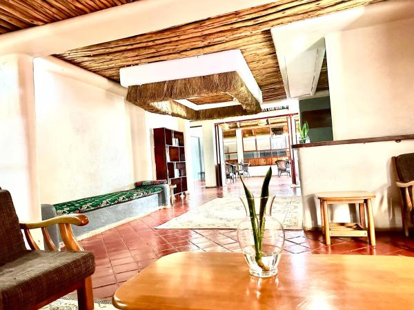 Lakeshore Safari Lodge - Uganda