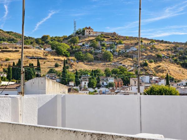 Nasrid Panorama - Casa Con Terraza 360 º, 4 Dormitorios Y Parking Gratis - Grenada