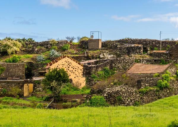 Charming House In Isora With Mountain View - El Hierro