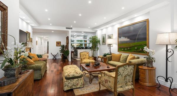 Elegant Two Bedroom Residence Near Rodeo Drive - Beverly Hills, CA