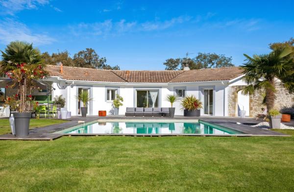 Villa Charmante à Saint-germain-d'esteuil Avec Piscine Privée - Pauillac