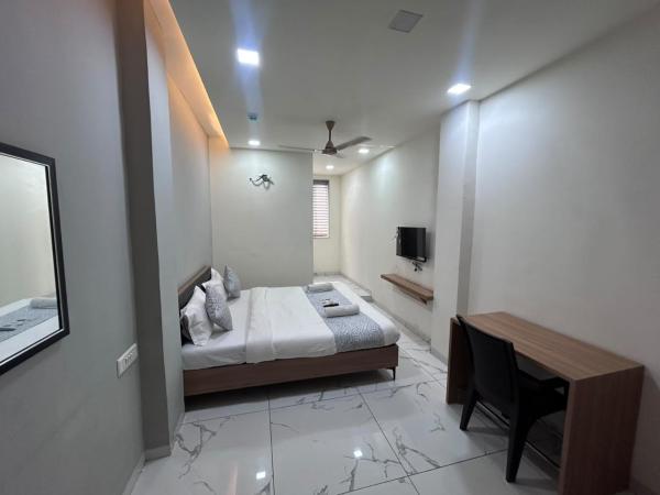 Hotel Mb Rooms Eco Inn,bharuch - Bharuch