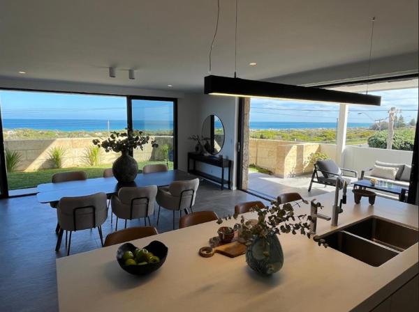 Beach House Scarborough - Sweeping Ocean View Luxury - Kingsley