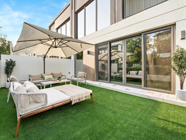 Luxe 4br Villa - Tilal Al Ghaf - Resort Style - Dubai