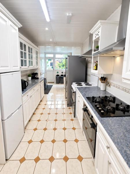 200m To Wembley Stadium Rooms - Watford