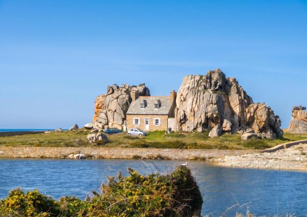 Maison De Caractère à Plougrescant Avec Jardin Et Parking. - Plougrescant