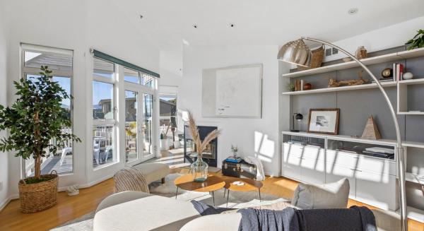 Ocean View Two Bedroom Penthouse Near The Beach - Venice Beach, CA