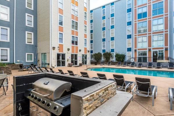 Spacious Four Bedroom Apartment Near University Of Cincinnati - Cincinnati