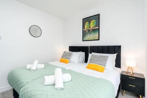 4 Bedroom House With 8 Beds, Driveway And Garden, Sheffield - Sheffield