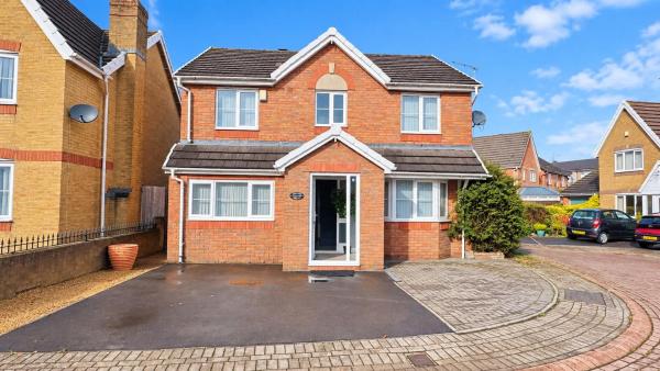 Spacious 10 Bed Home 3 Baths Ideal For Large Groups - Pontypridd